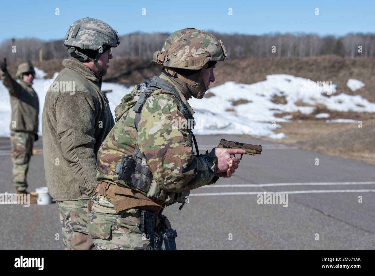 Fifteen Minnesota National Guard and two Croatian Soldiers shoot M4 and ...