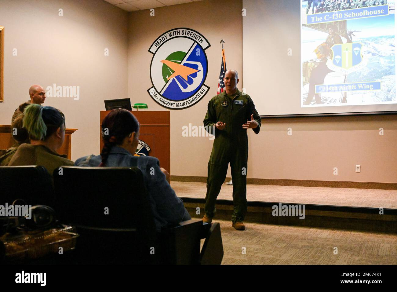 314 airlift wing hi-res stock photography and images - Alamy