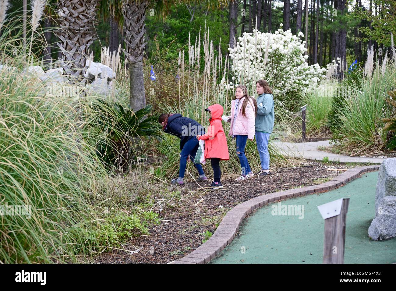 Ester egg and golf ball hunt hi-res stock photography and images - Alamy