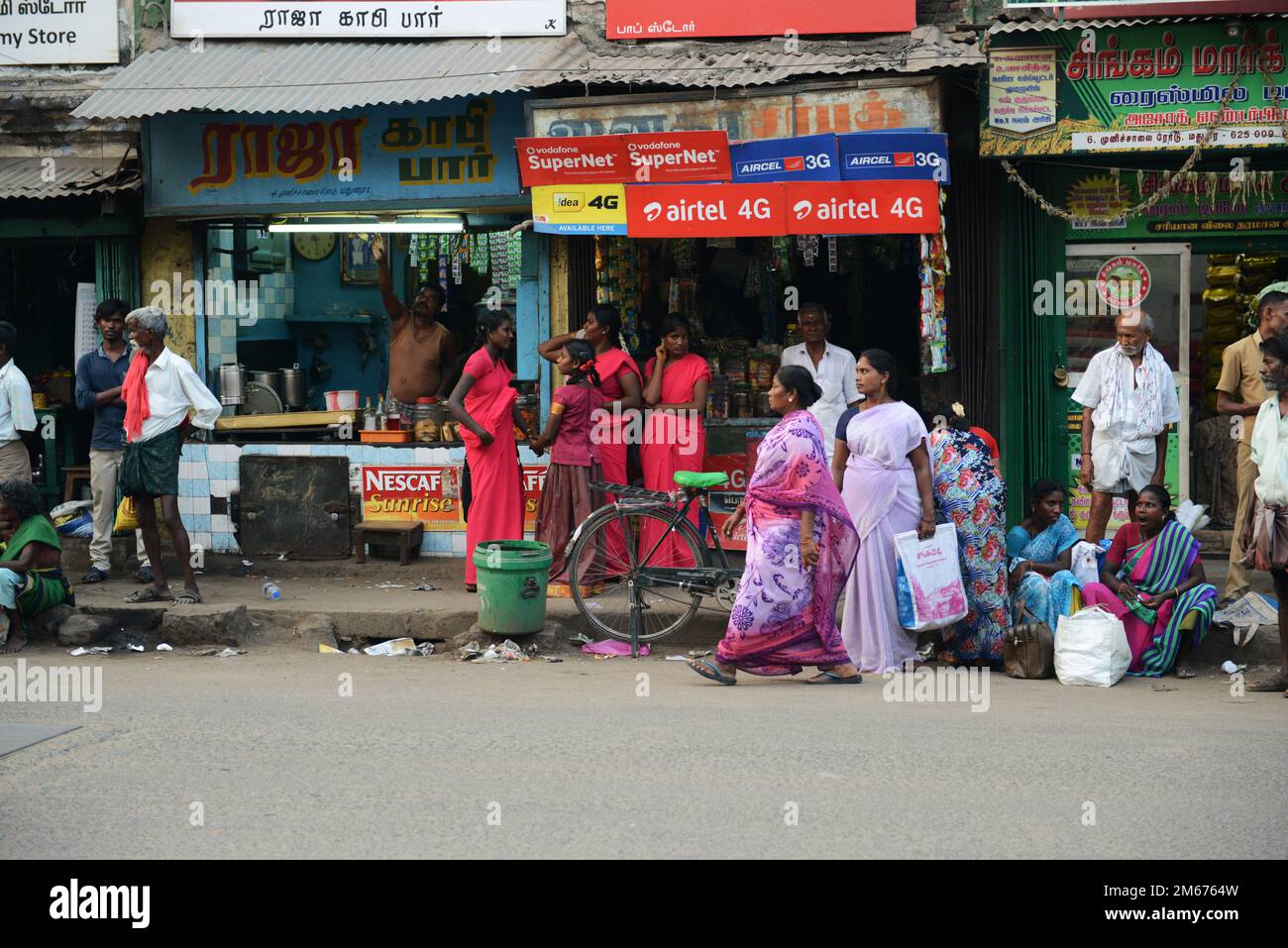 Old tamil women sarees hi-res stock photography and images - Alamy