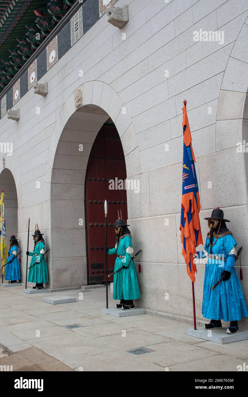 Korean royal guards in historical Joseon costumes in front of the ...