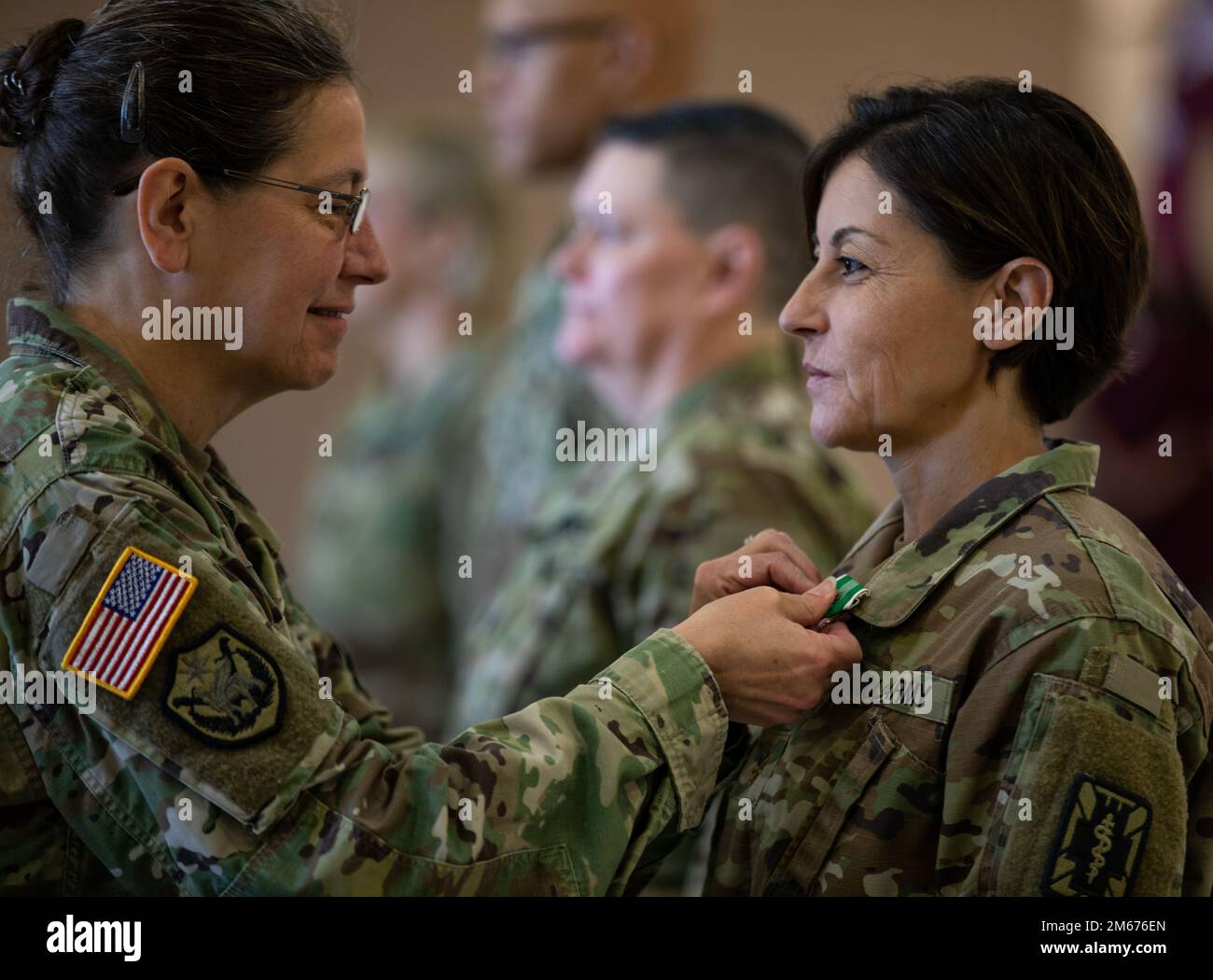 Maj. Jonda Henderson receives the Army Commendation Medal from Lt. Gen ...