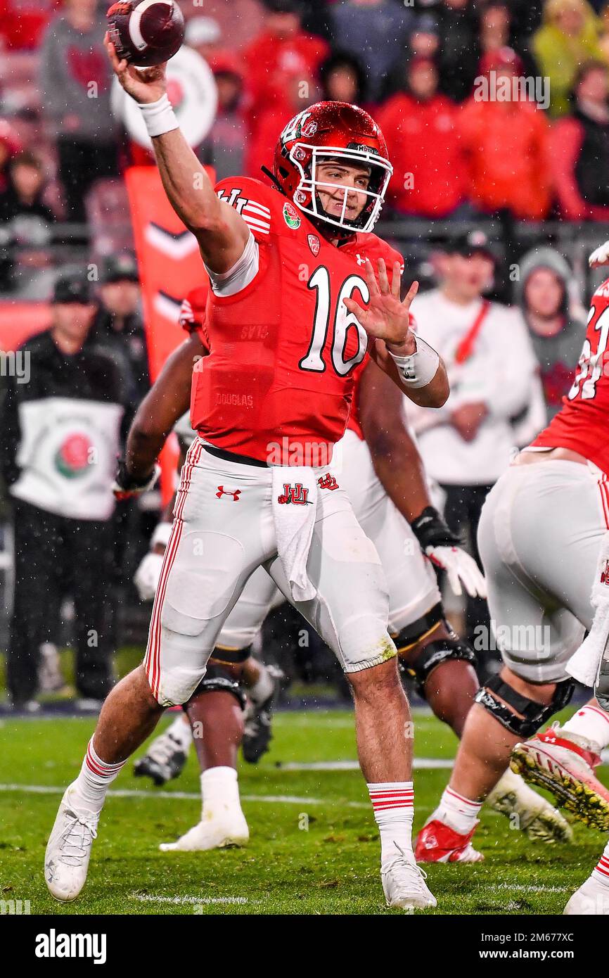 Pasadena, CA. 2nd Jan, 2023. Utah Utes quarterback Bryson Barnes (16 ...
