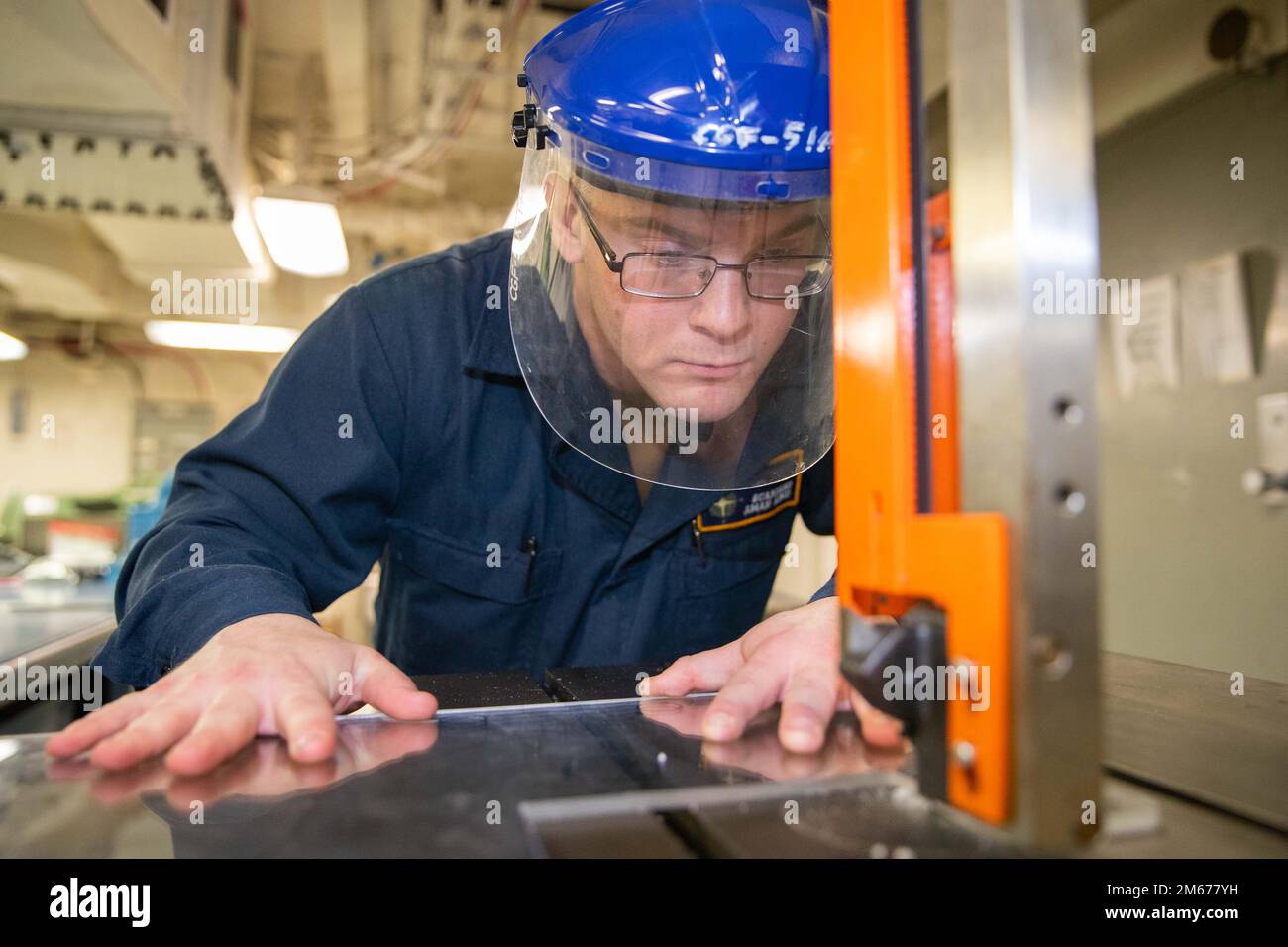 Spotting dolly hi-res stock photography and images - Alamy