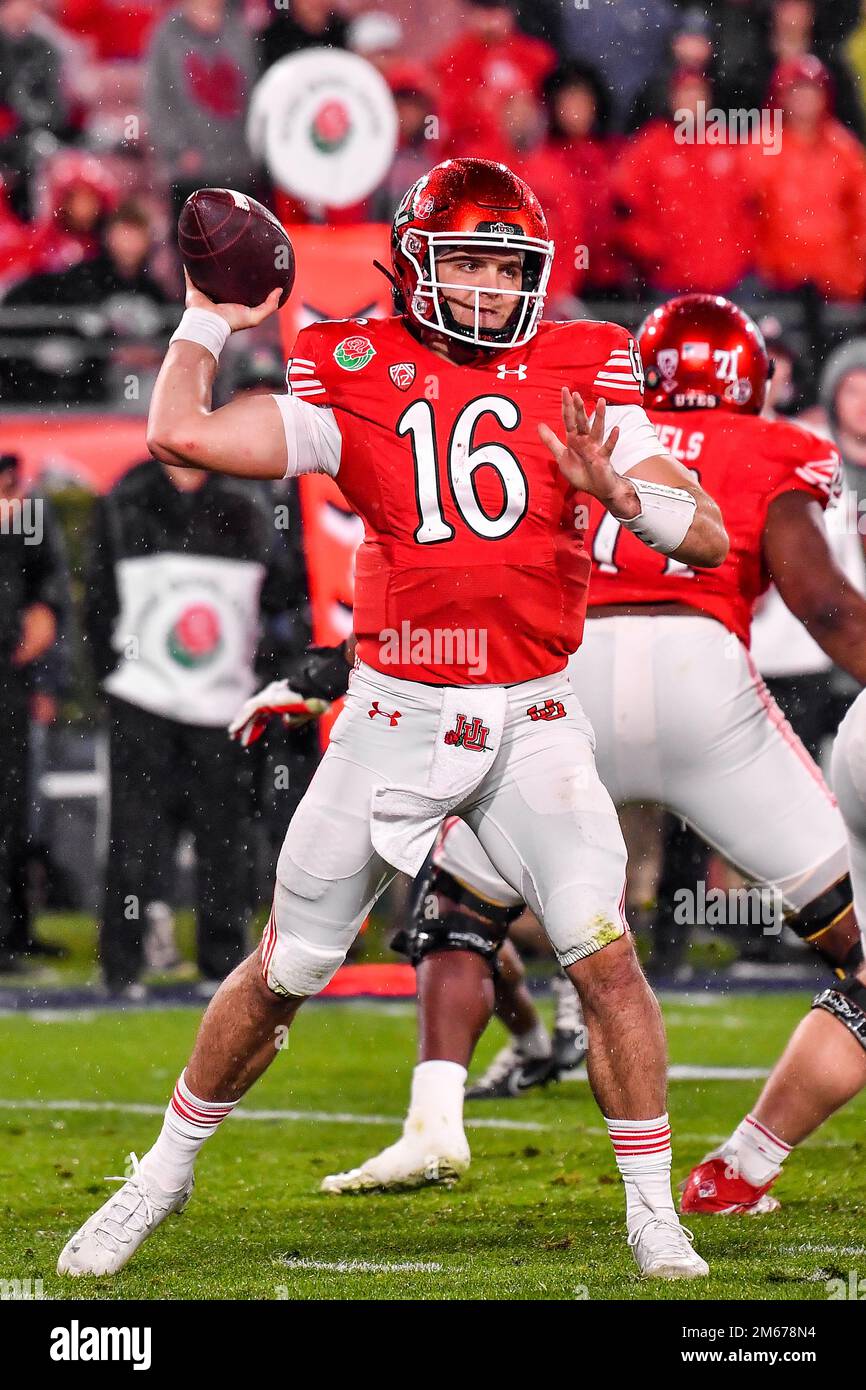 Pasadena, CA. 2nd Jan, 2023. Utah Utes quarterback Bryson Barnes (16)in ...
