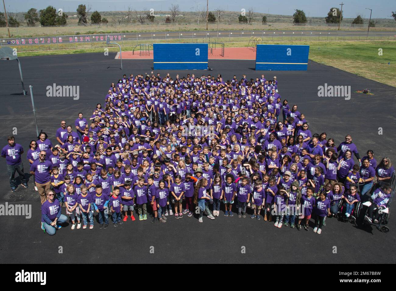 Students, teachers and staff members with Stuart Mesa Elementary School ...