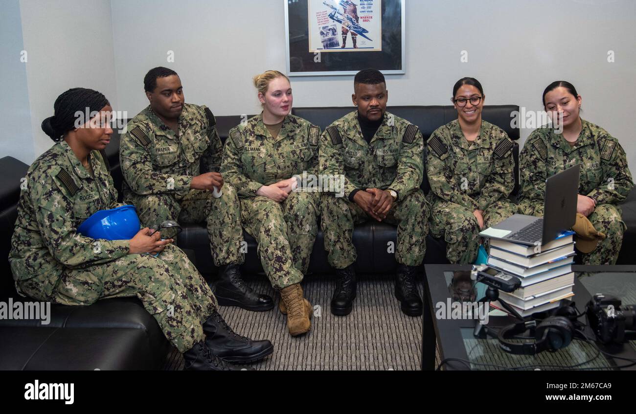 220411-N-WU964-1182 YOKOSUKA, Japan (April 11, 2022) Professional ...