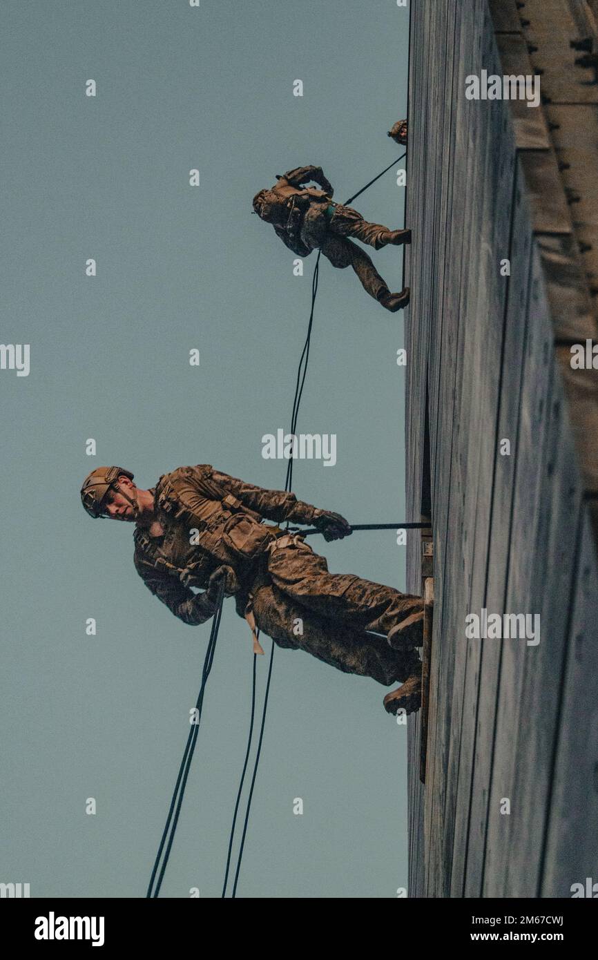 U.S. Reconaissance Marines with Maritime Raid Force (MRF), 31st Marine ...