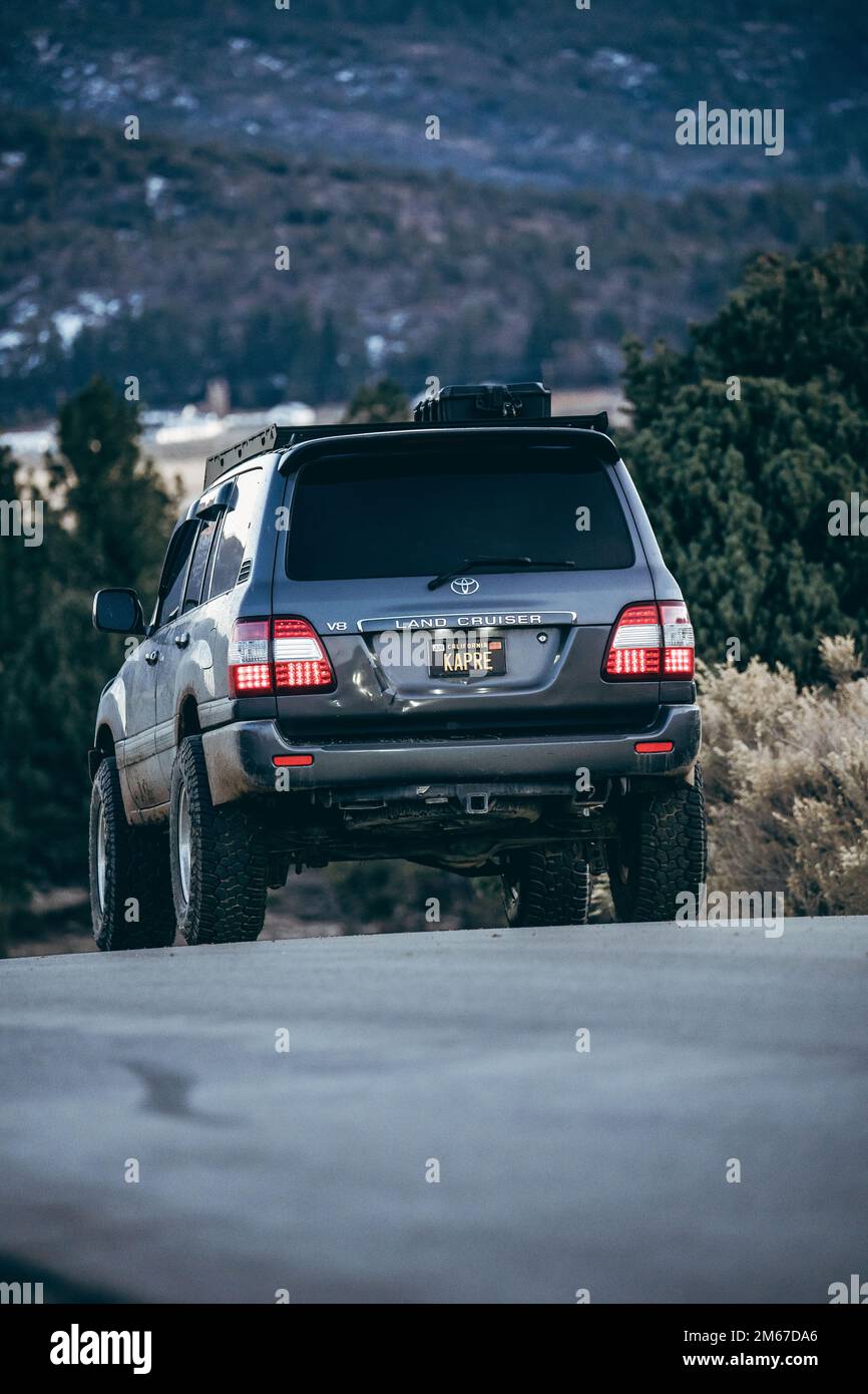 Land cruiser 100 hi-res stock photography and images - Alamy
