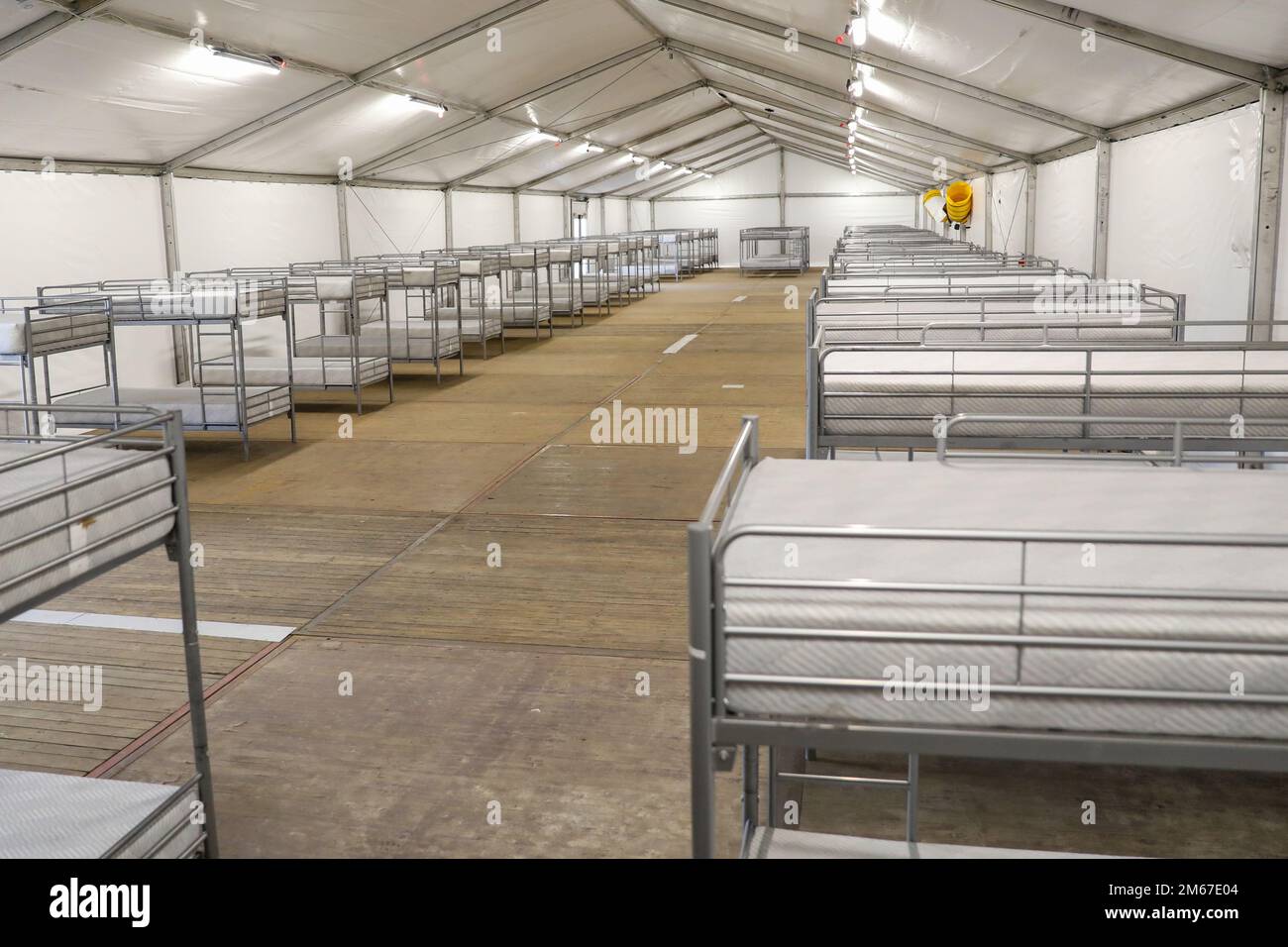 Soldiers bunk beds hi-res stock photography and images - Alamy