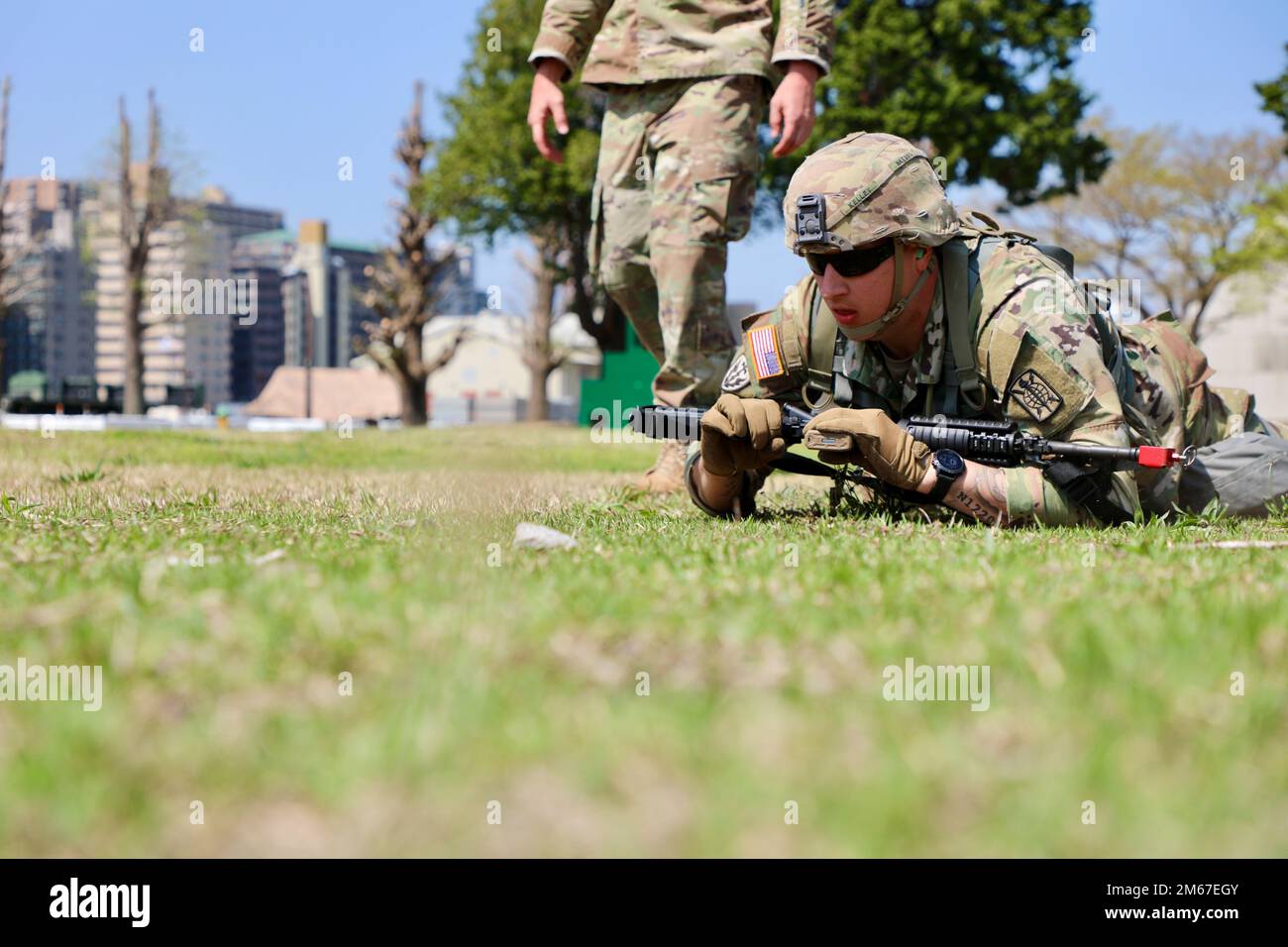 A 311th Military Intelligence soldier rehearses movement under direct ...