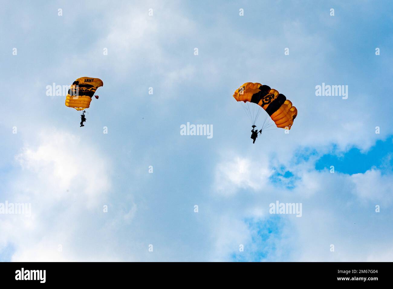 U.S. Army Golden Knights jump into Segra Stadium in Fayetteville, NC ...