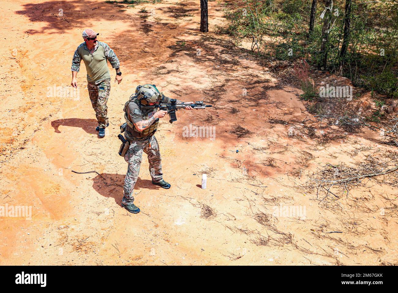 7th Special Forces Group (Airborne) Soldiers run through a shooting ...