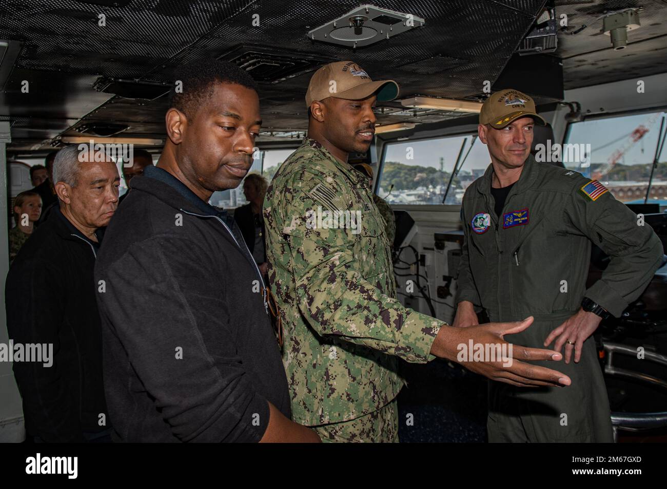 220412-N-SI601-1180 YOKOSUKA, Japan (April 12, 2022) Capt. Justin ...