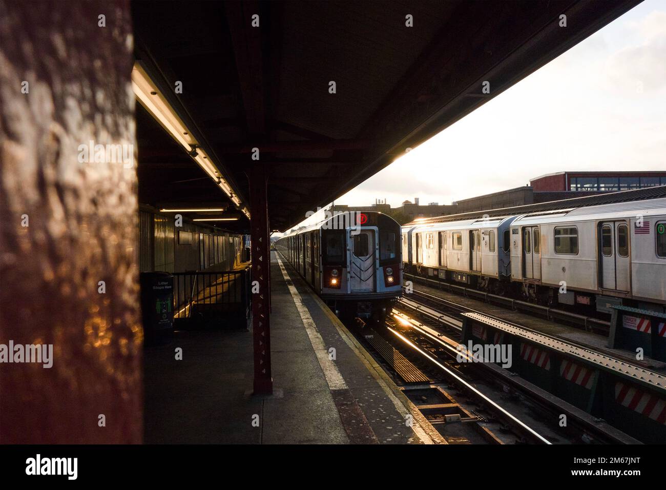 Number 7 train at Subway Station in Queens, New York, USA Stock Photo ...