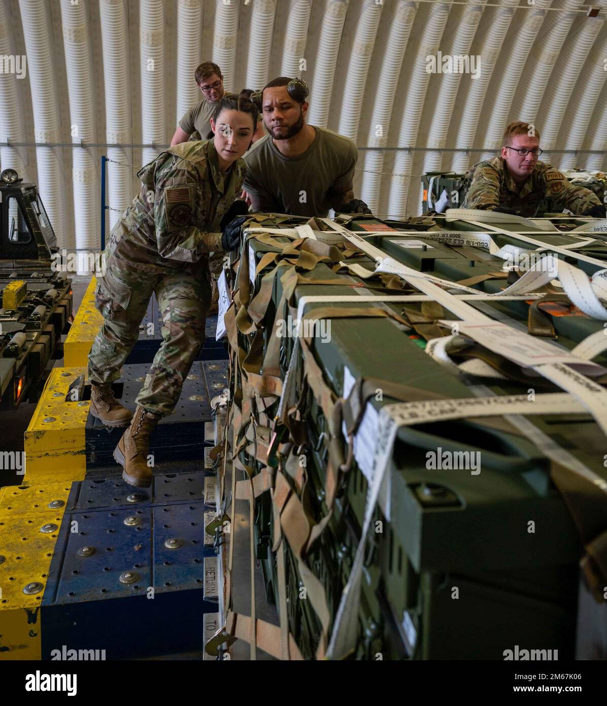 Global air mobility support system hi-res stock photography and images ...