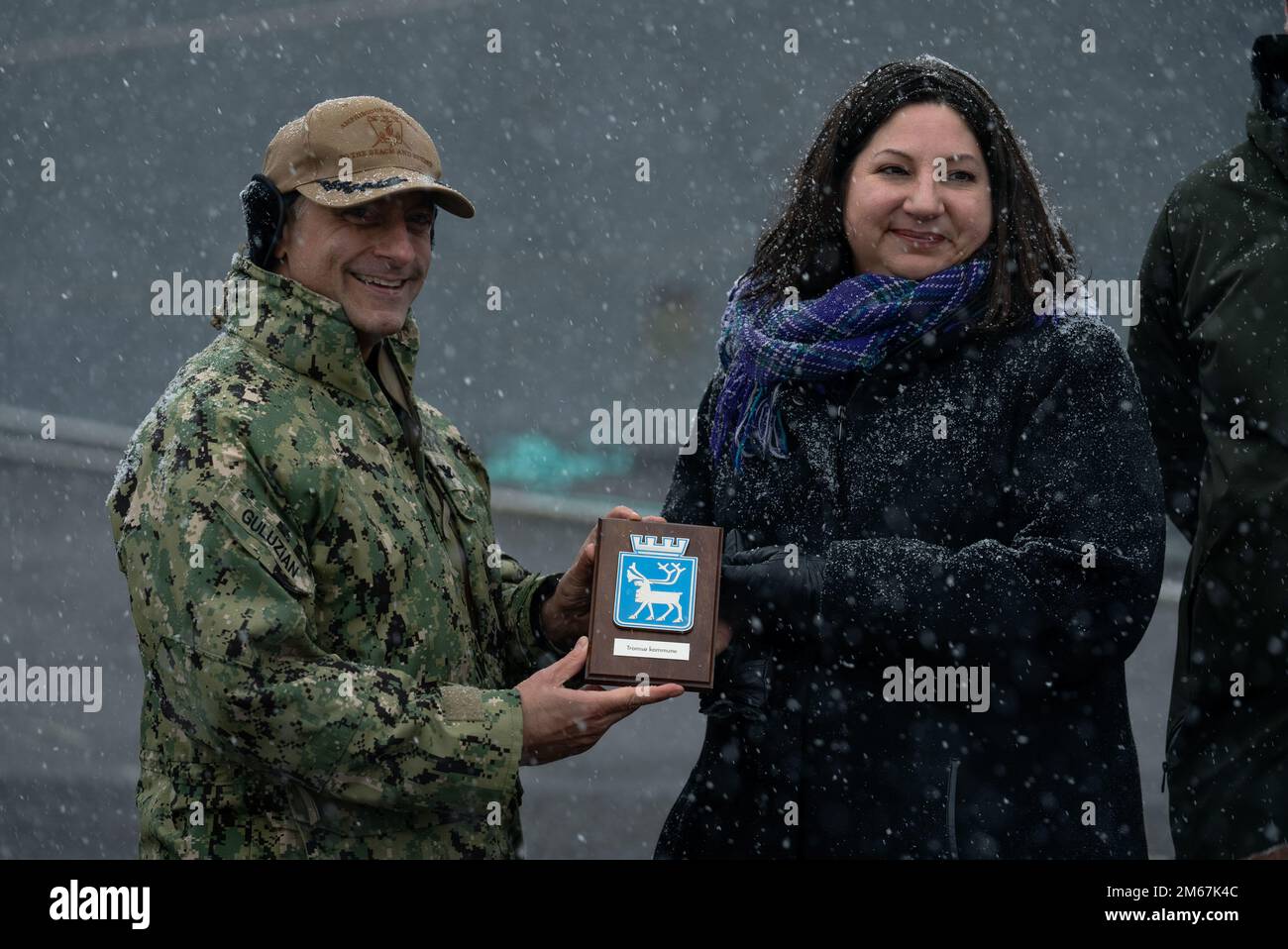 Uss wasp crest hi-res stock photography and images - Alamy