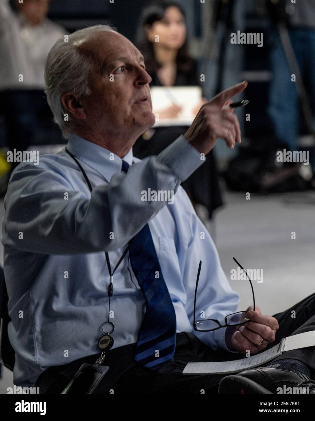 Associated Press correspondent Robert Burns poses questions to Pentagon ...
