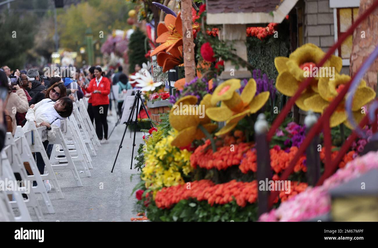 134th rose parade hi-res stock photography and images - Alamy