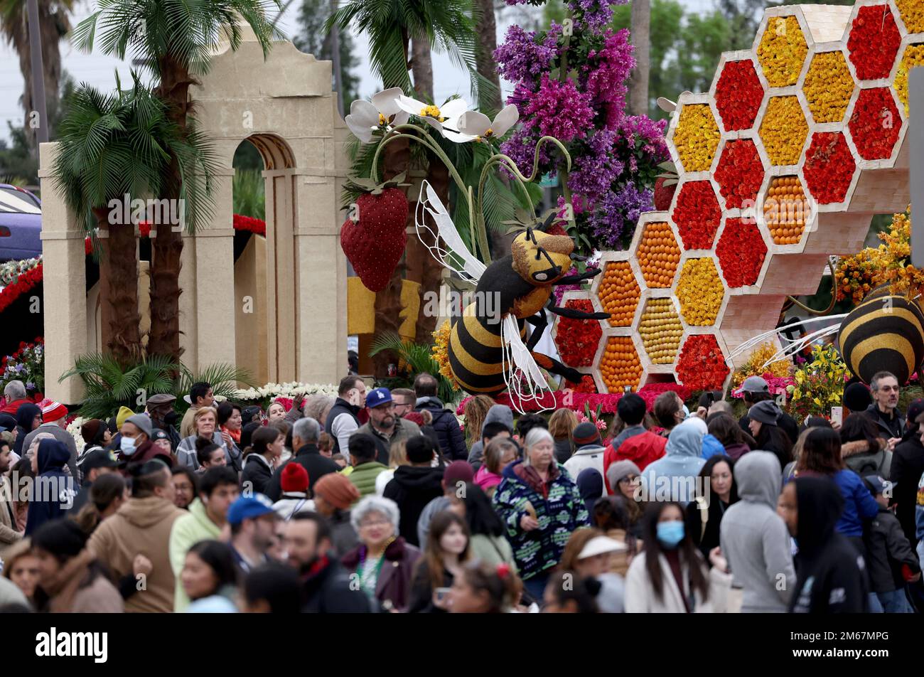 134th rose parade hi-res stock photography and images - Alamy