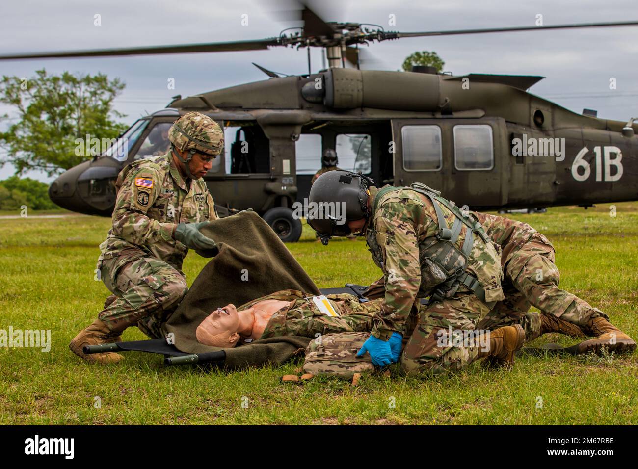 Army flight medics train at the School of Army Aviation Medicine ...