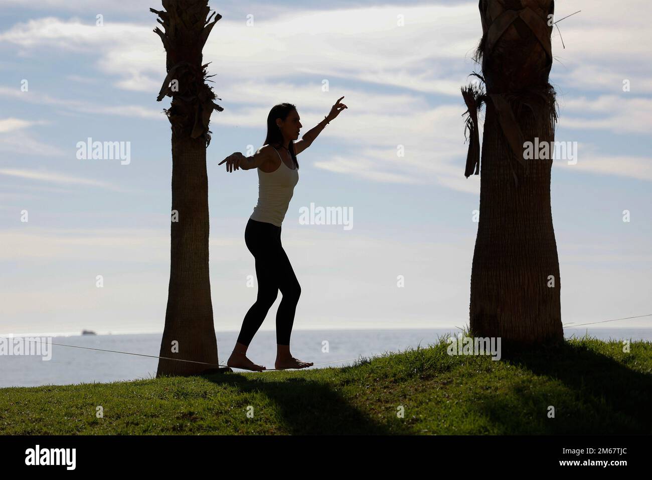 Slack line and female hi-res stock photography and images - Alamy
