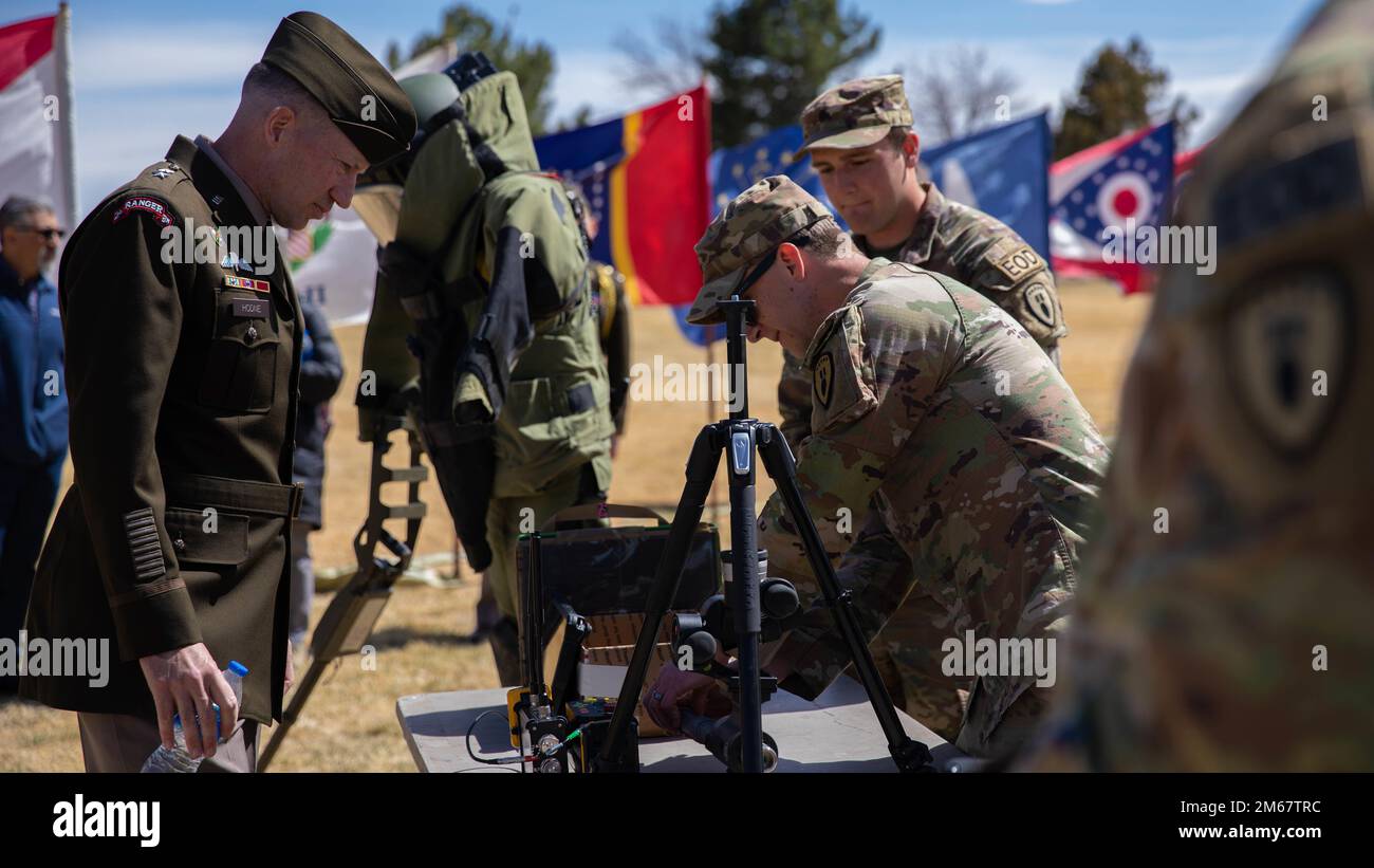 Maj. Gen. David Hodne, commander of the 4th Infantry Division and Fort ...