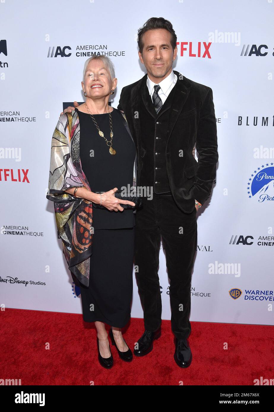 Canadian-American actor Ryan Reynolds and mother Tammy Reynolds ...