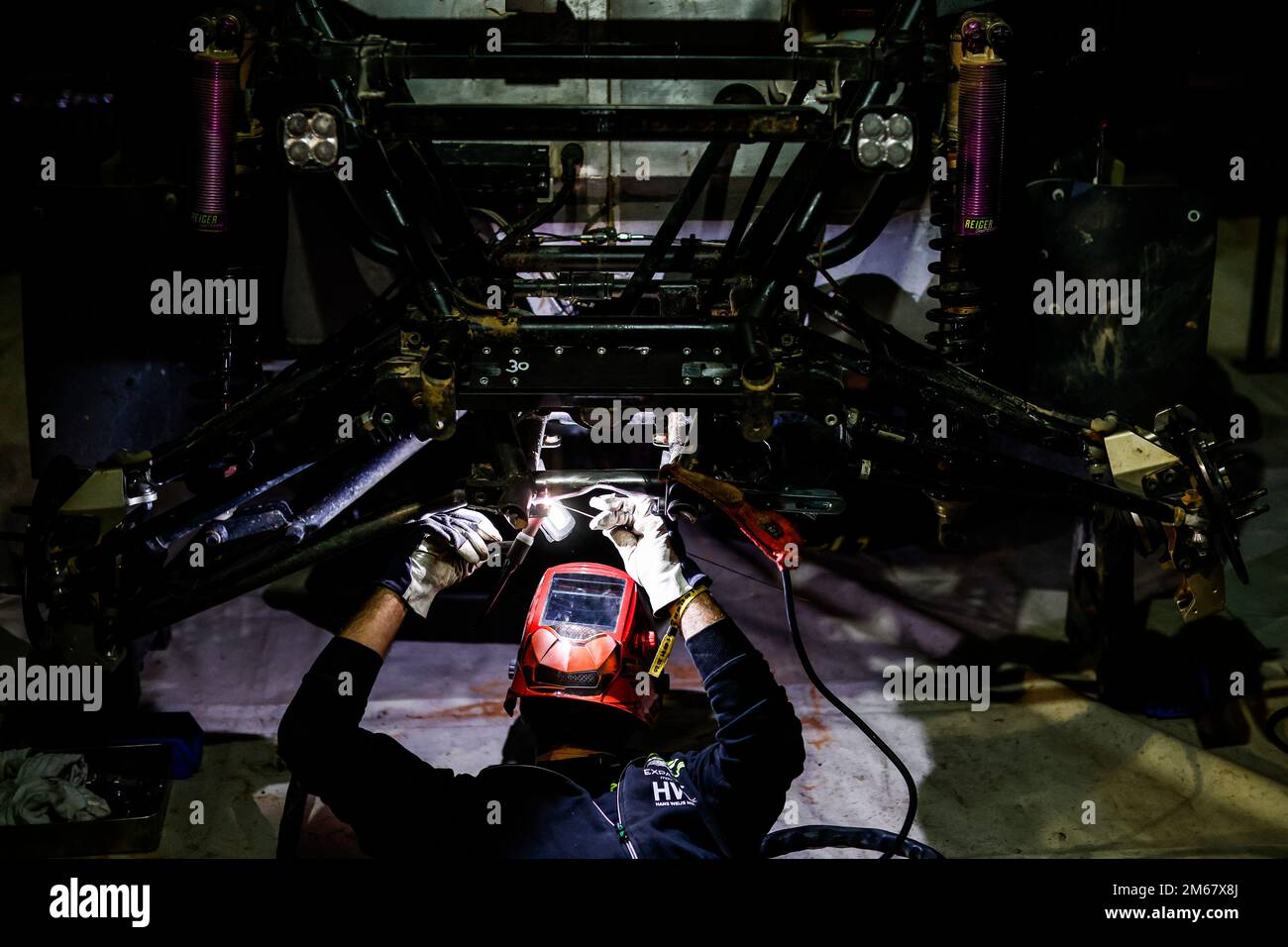 ambiance, bivouac, mechanic, mecanicien during the Stage 2 of the Dakar 2023 between Sea Camp ...