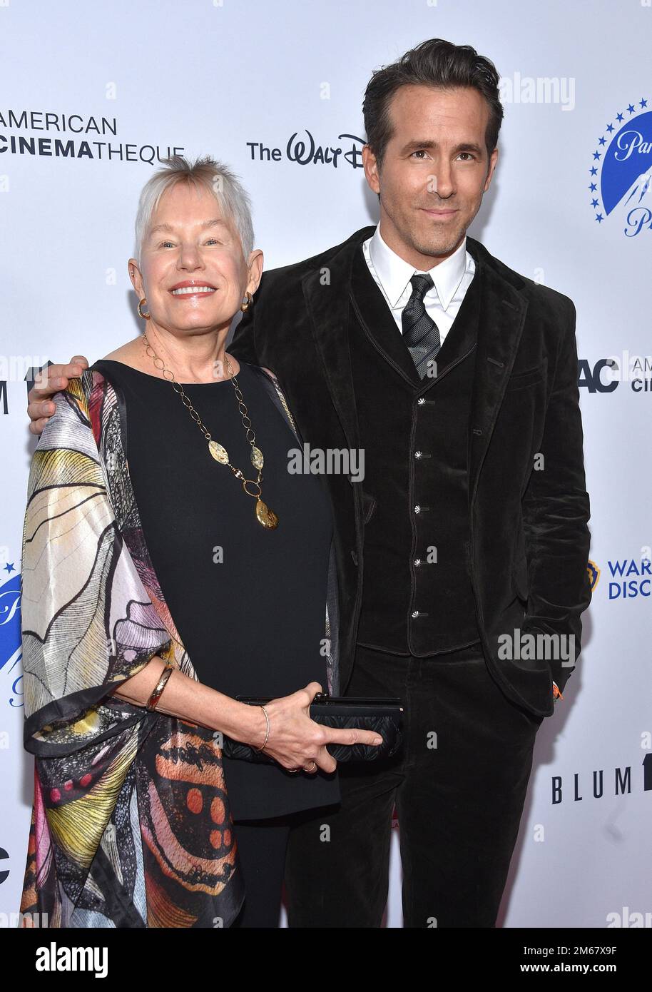 Canadian-American actor Ryan Reynolds and mother Tammy Reynolds ...