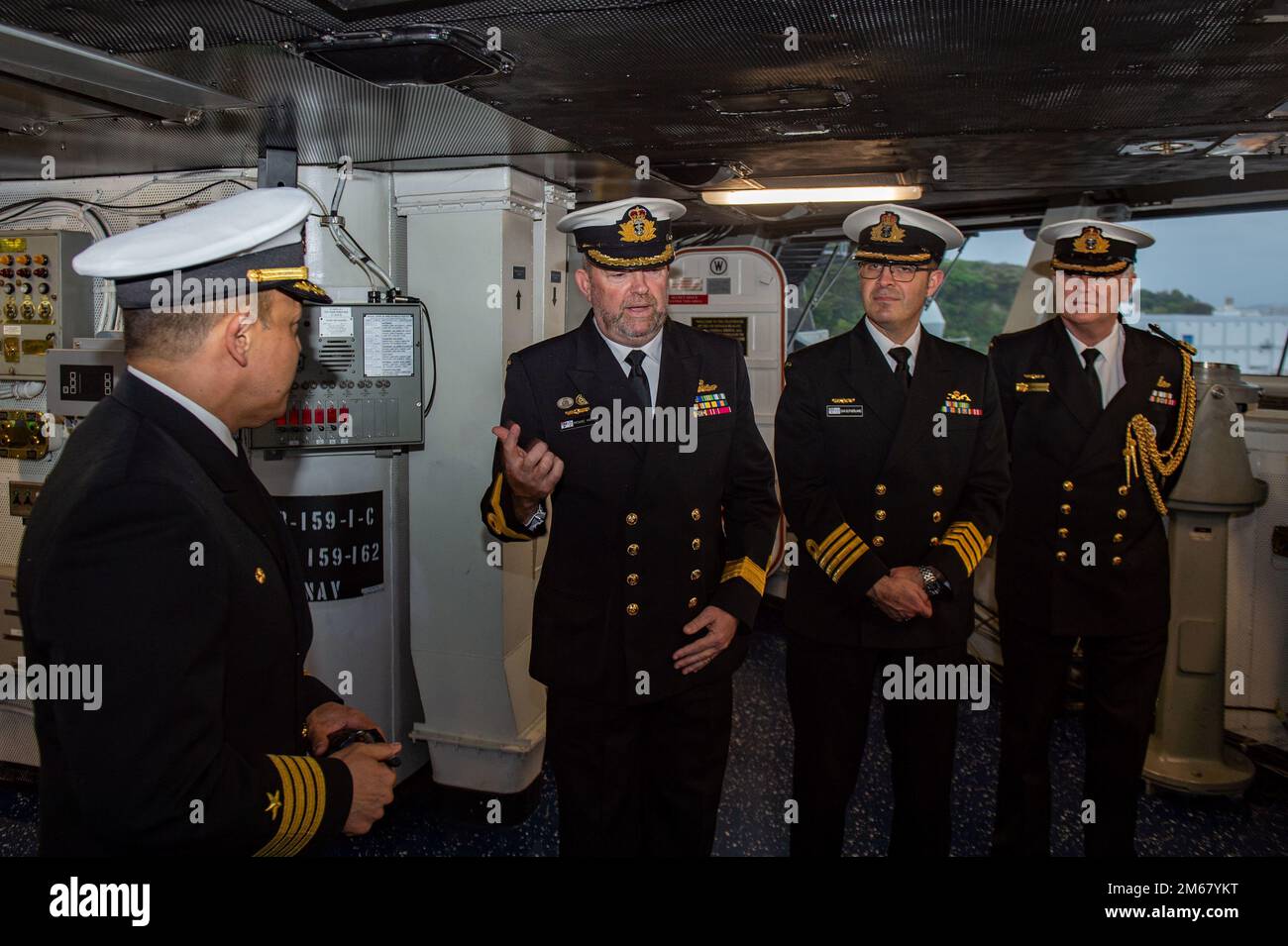 220414-N-SI601-2065 YOKOSUKA, Japan (April 14, 2022) Capt. Fred Goldhammer, left, commanding ...