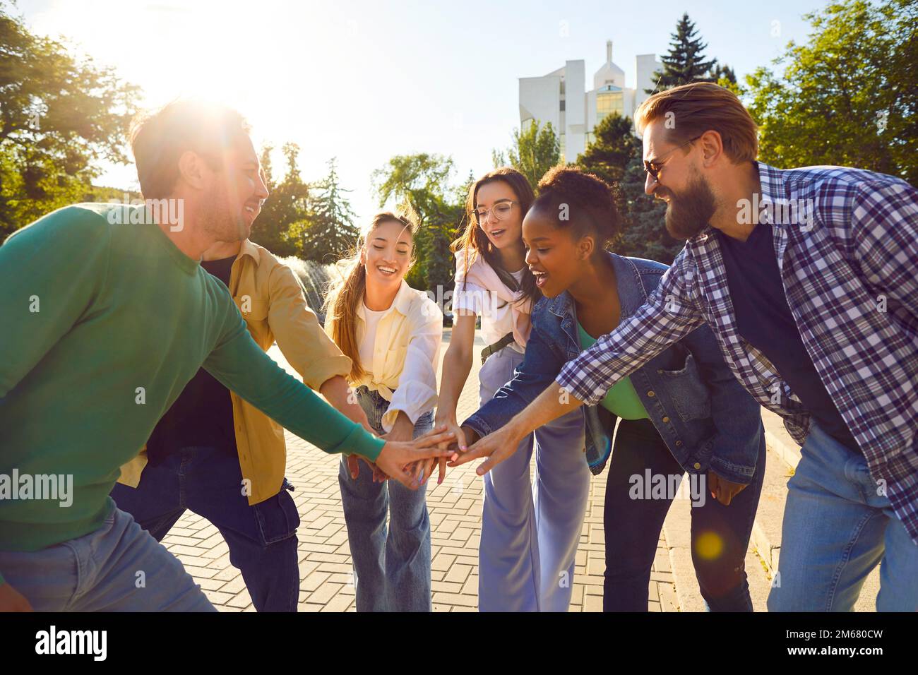 Group friendly young multinational of people standing in circle ...