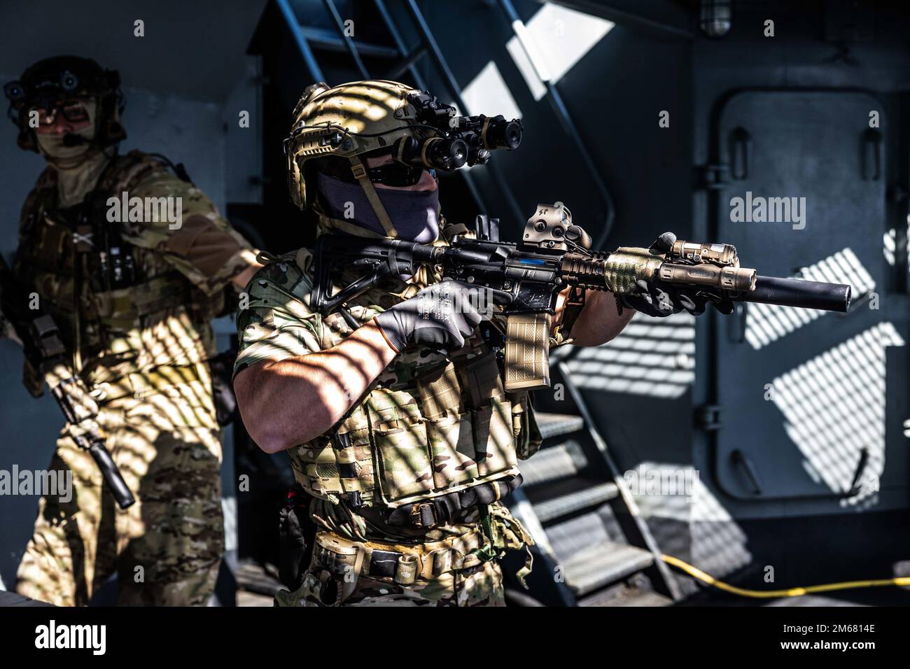 Members of U.S. Naval Special Warfare Task Unit Europe (NSWTU-E ...