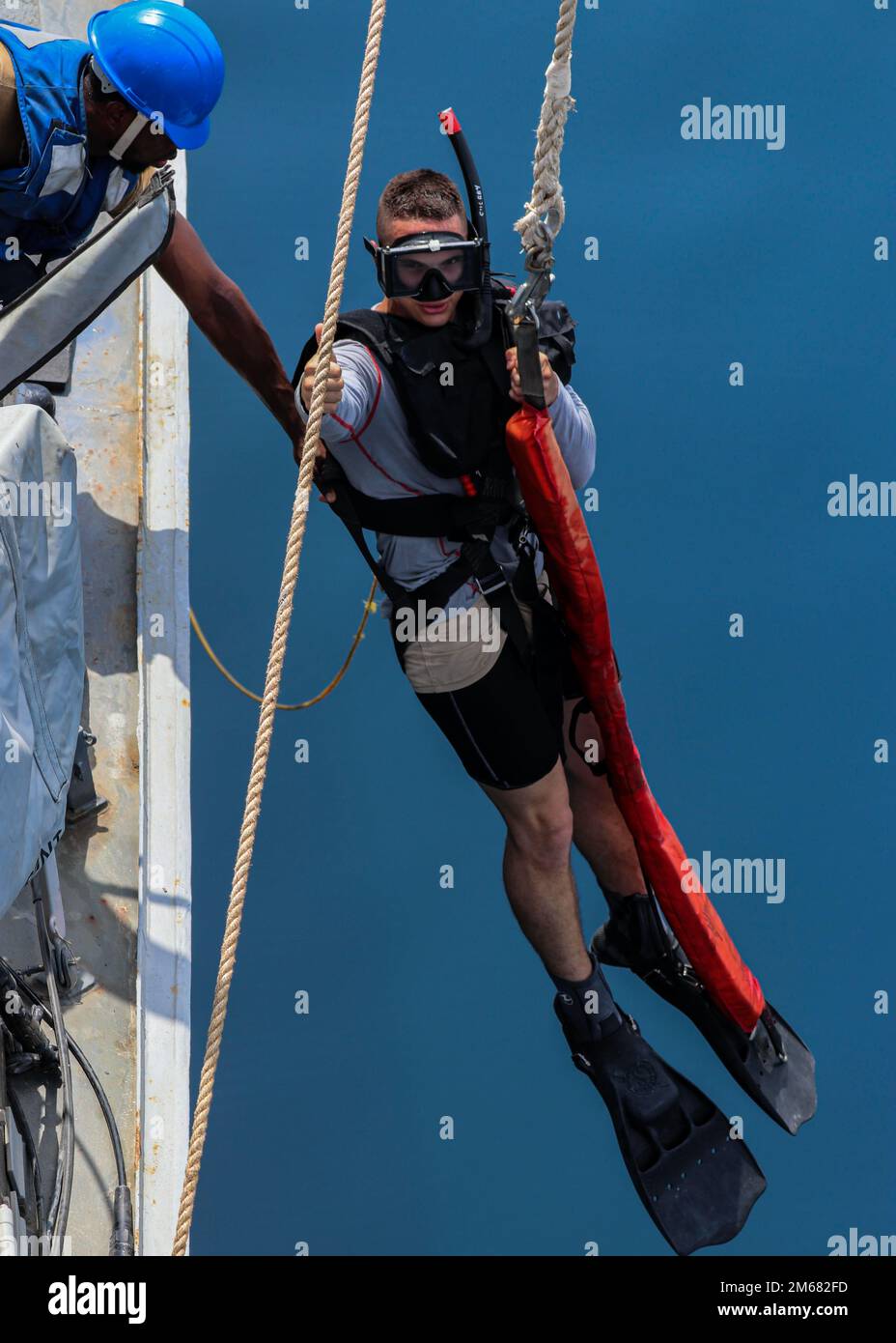 GULF OF OMAN (April 15, 2022) Gunner’s Mate 3rd Class Christopher Hart ...