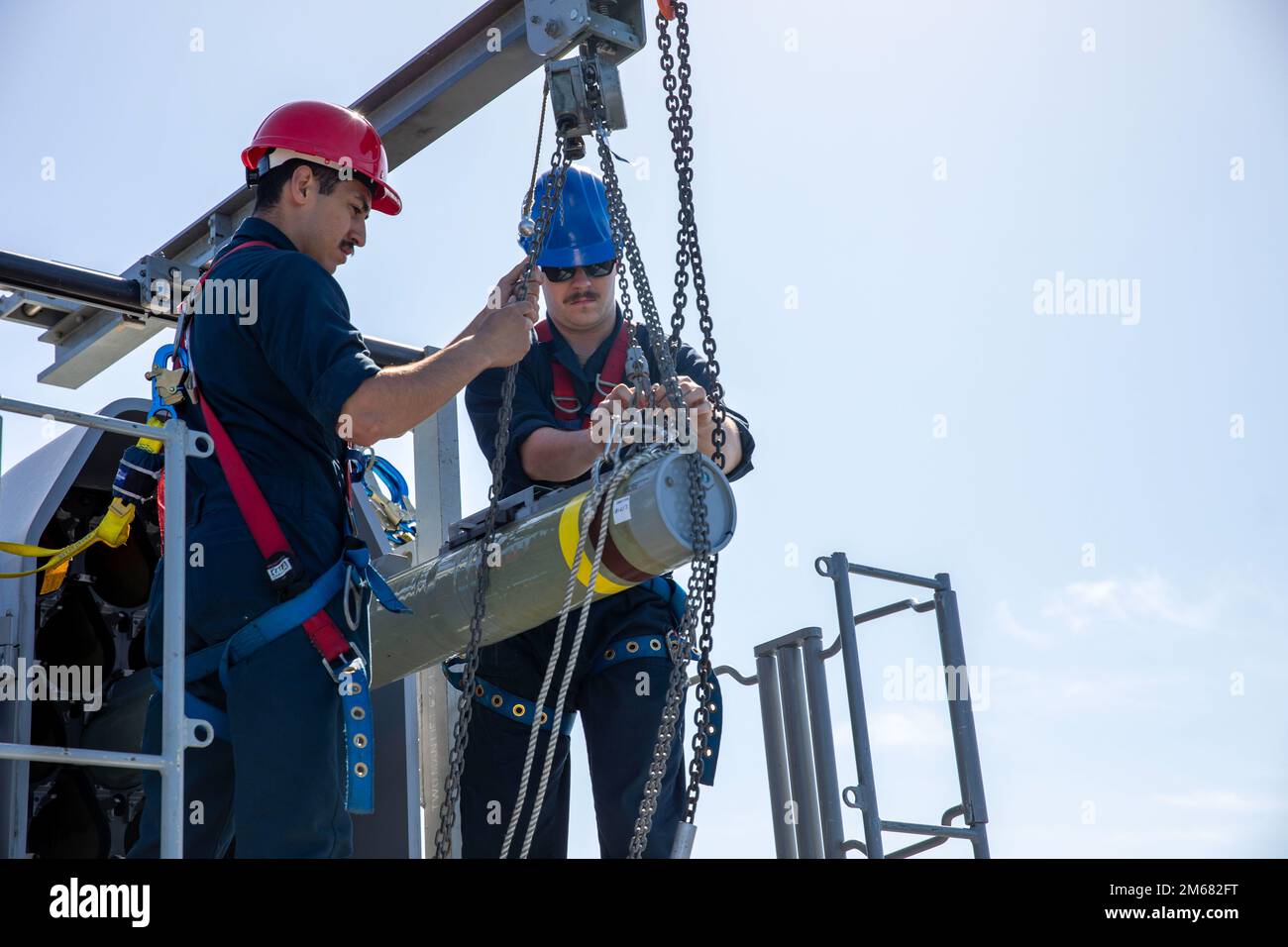 220415-N-LR905-1140 PACIFIC OCEAN (April 15, 2022) - Fire Controlman ...
