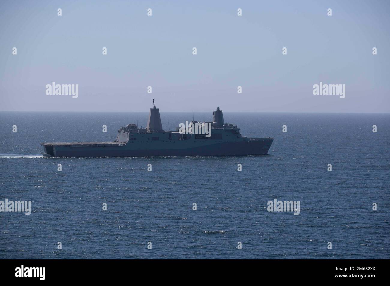 220415-N-IL330-1159 PACIFIC OCEAN (Apr. 15, 2022) – Amphibious ...