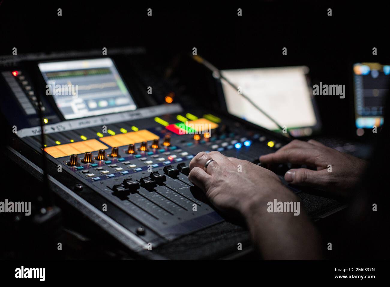 Mixing desk theatre hi-res stock photography and images - Alamy