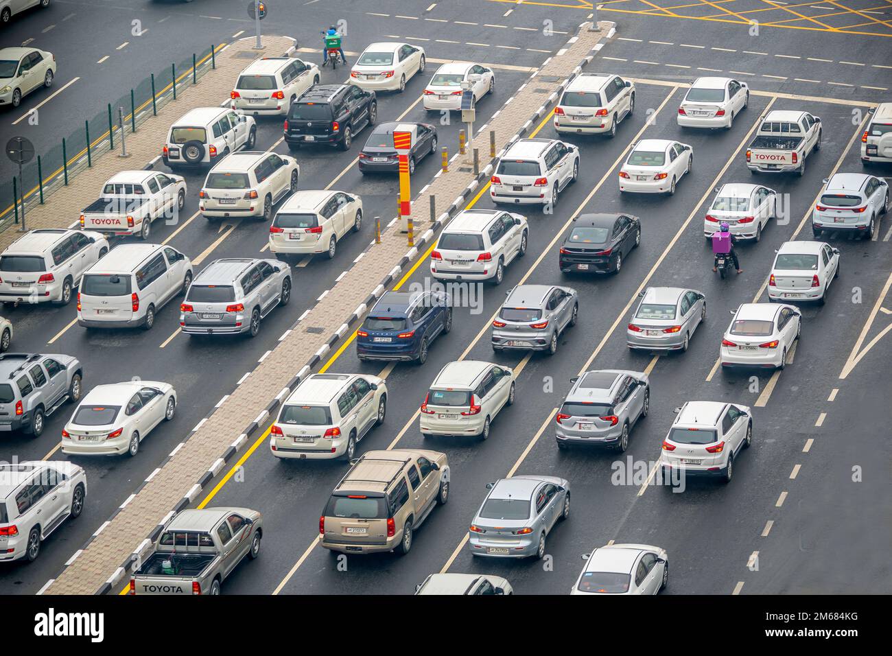 Foggy and rainy Doha C Ring Road. Doha Roads and Traffic Stock Photo ...