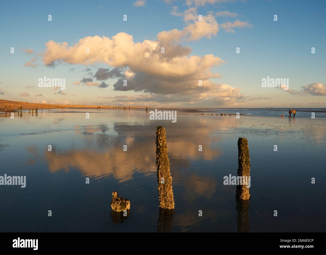Winter sunset britain beach hi-res stock photography and images - Alamy