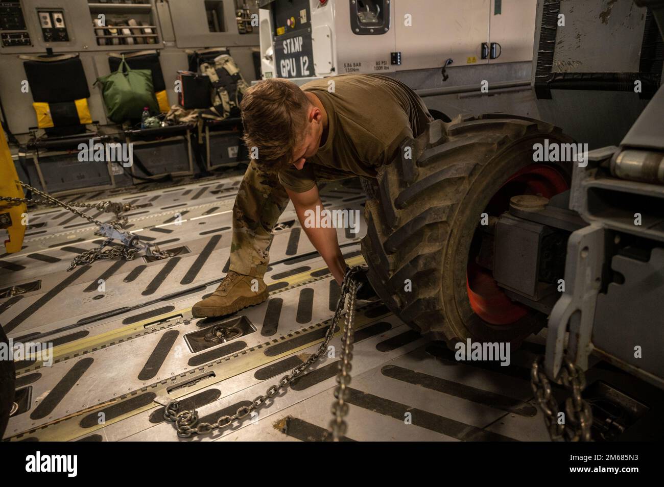 U.S. Air Force Airman 1st Class Ian Olney, C-17 Globemaster III ...