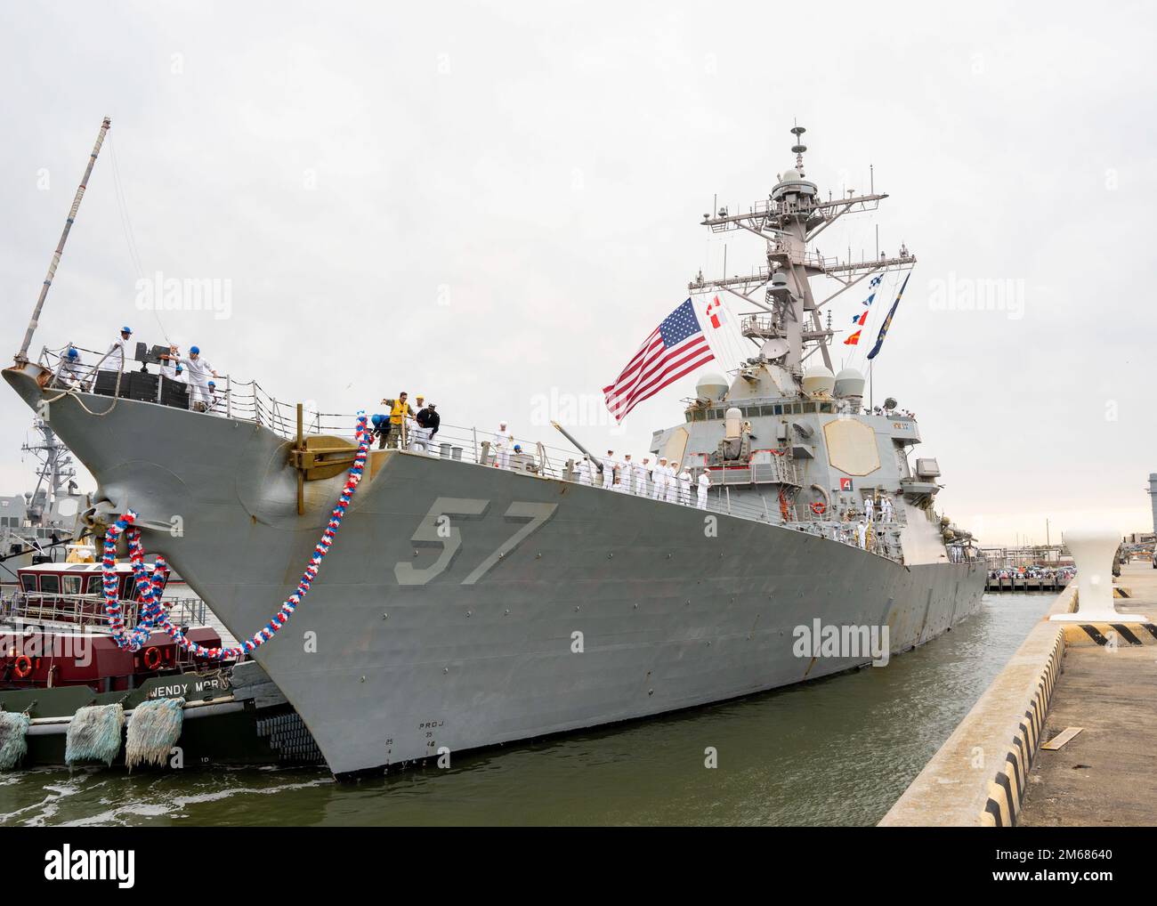 Uss mitscher ddg 57 hi-res stock photography and images - Alamy