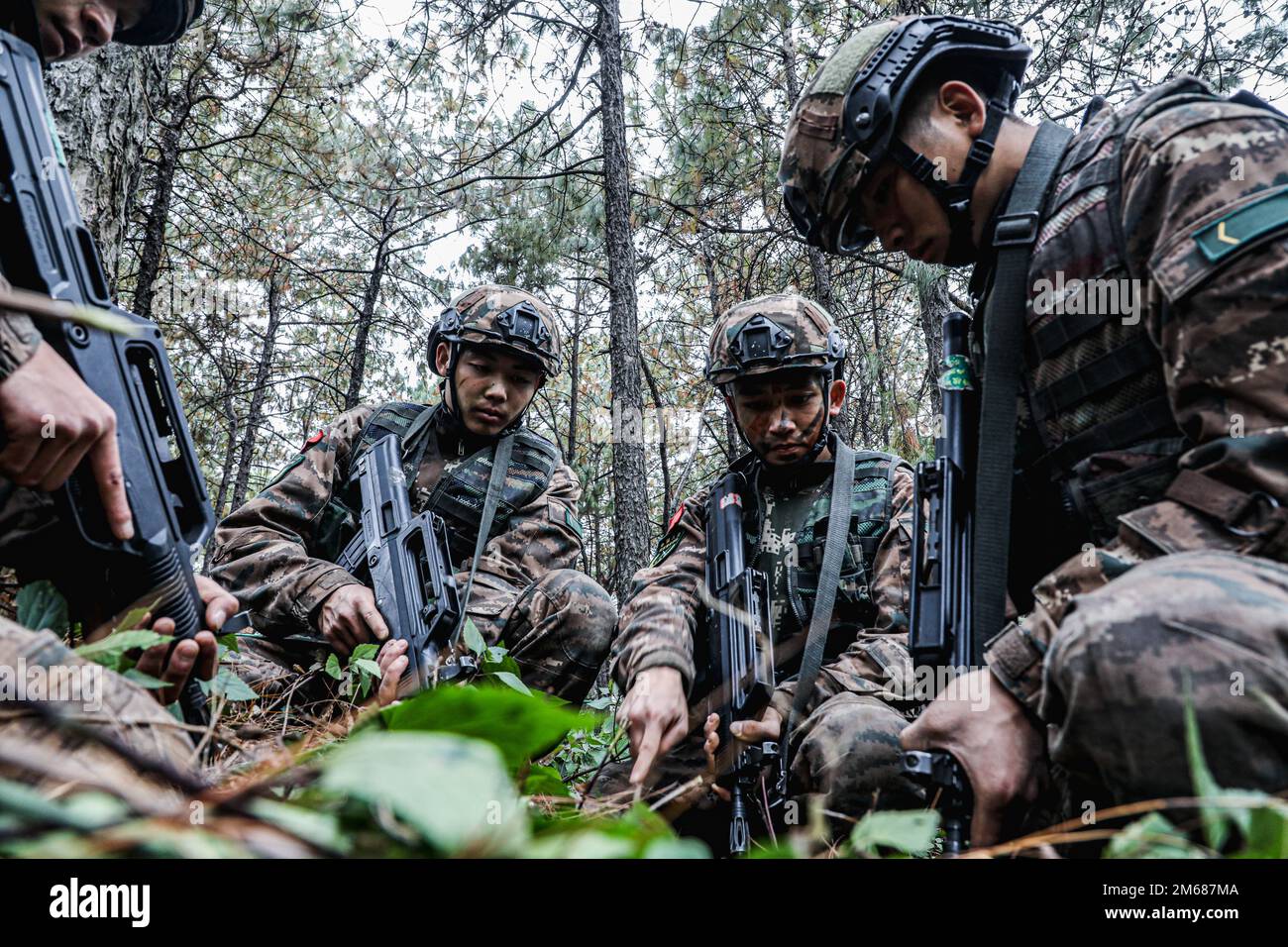 SICHUAN, CHINA - JANUARY 3, 2023 - Special Forces team investigates ...