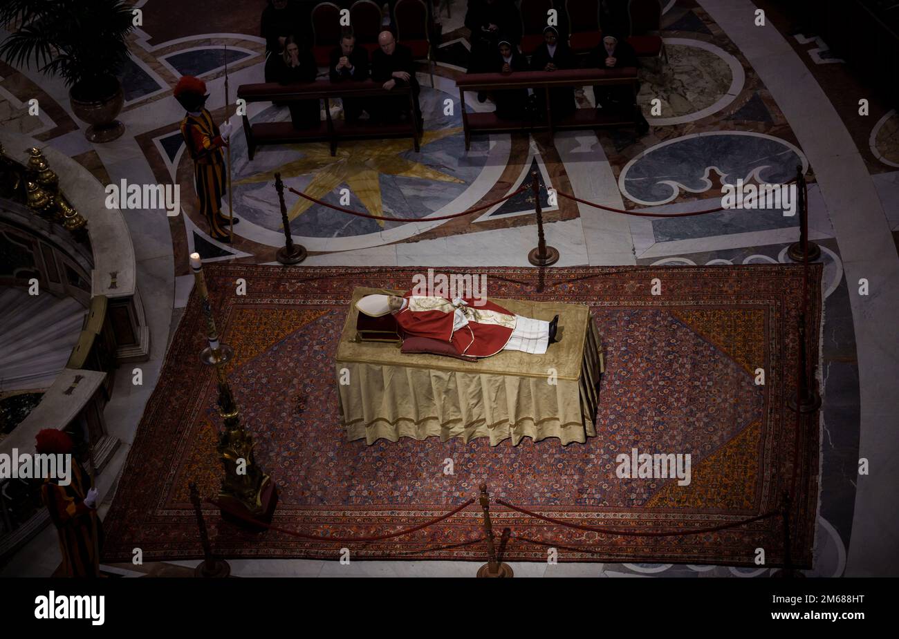 Vatikanstadt, Vatican. 03rd Jan, 2023. The body of the late Pope ...