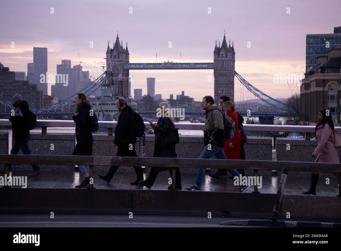London bridge city workers 2023 hi-res stock photography and images - Alamy