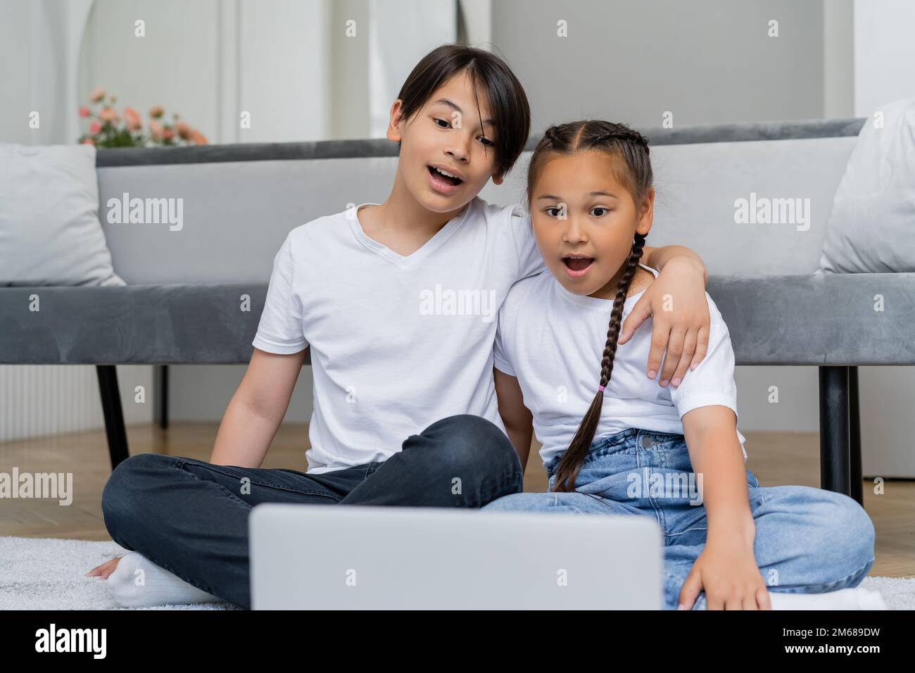 Children on computer shocked hi-res stock photography and images - Alamy