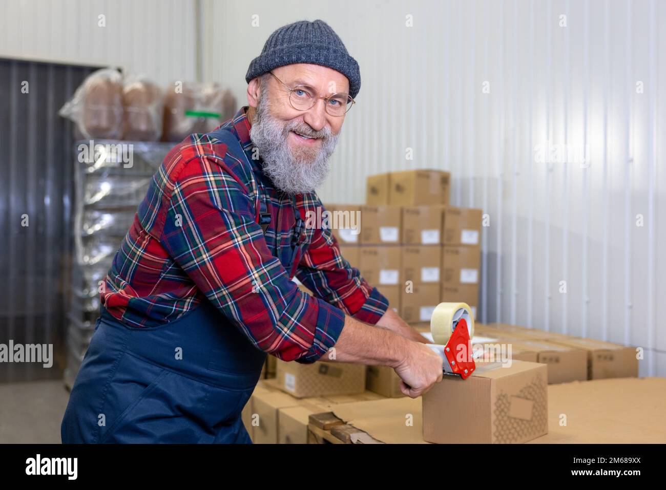 Preparing goods hi-res stock photography and images - Alamy