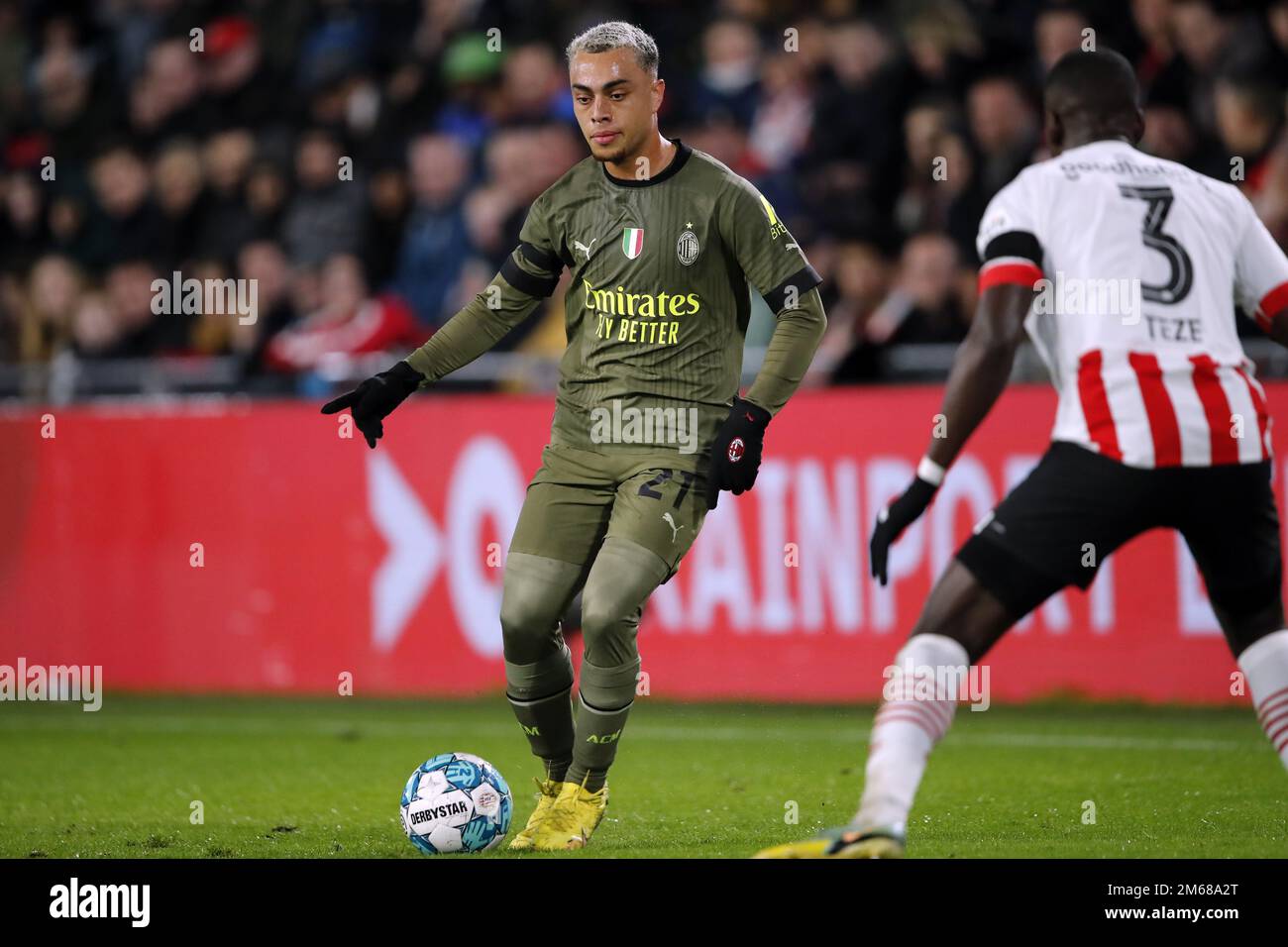 EINDHOVEN - (lr) Sergino Dest of AC Milan, Jordan Teze of PSV Eindhoven ...