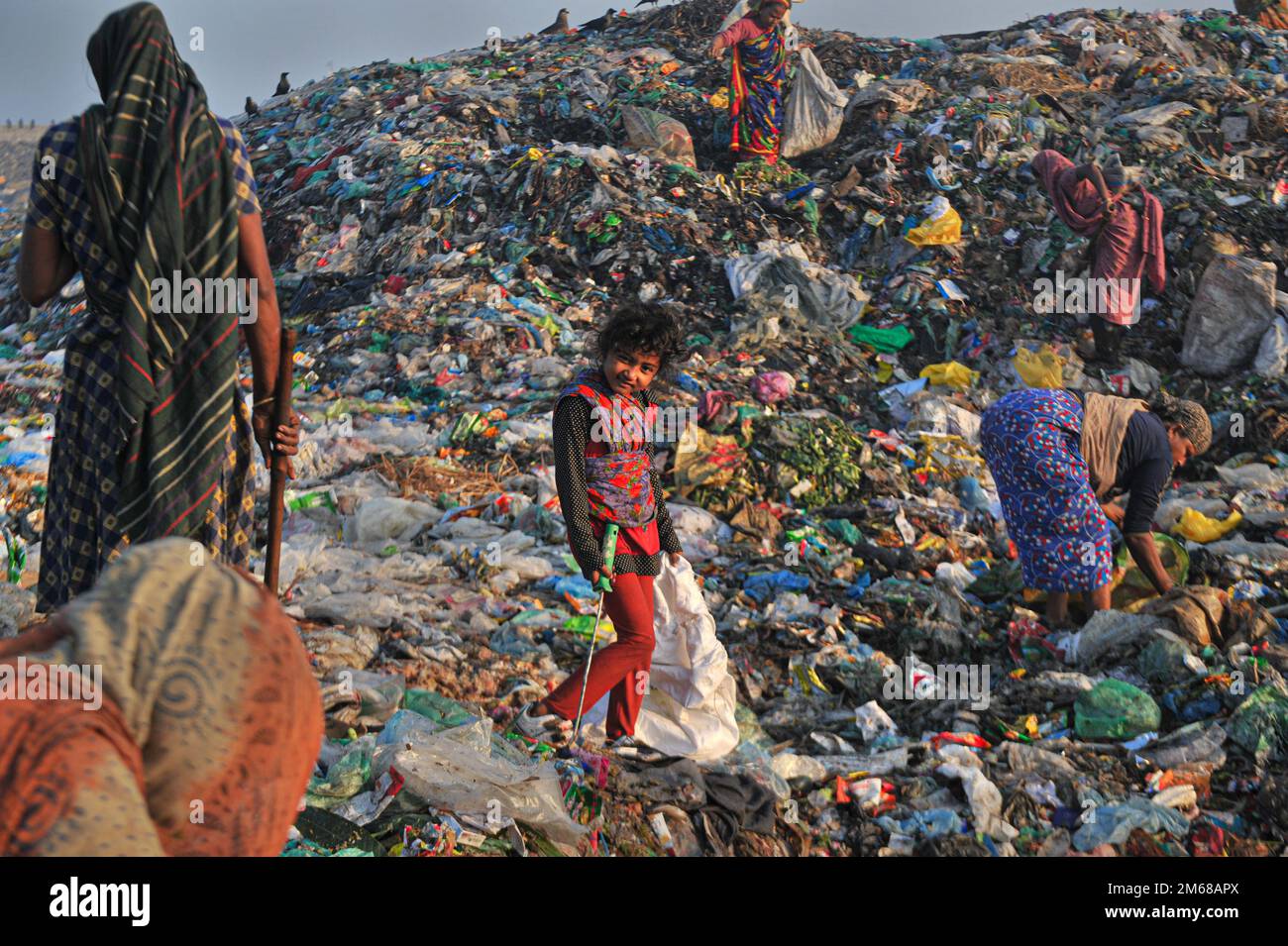Non Exclusive: 03 January 2023 In Sylhet-Bangladesh: Workers are ...