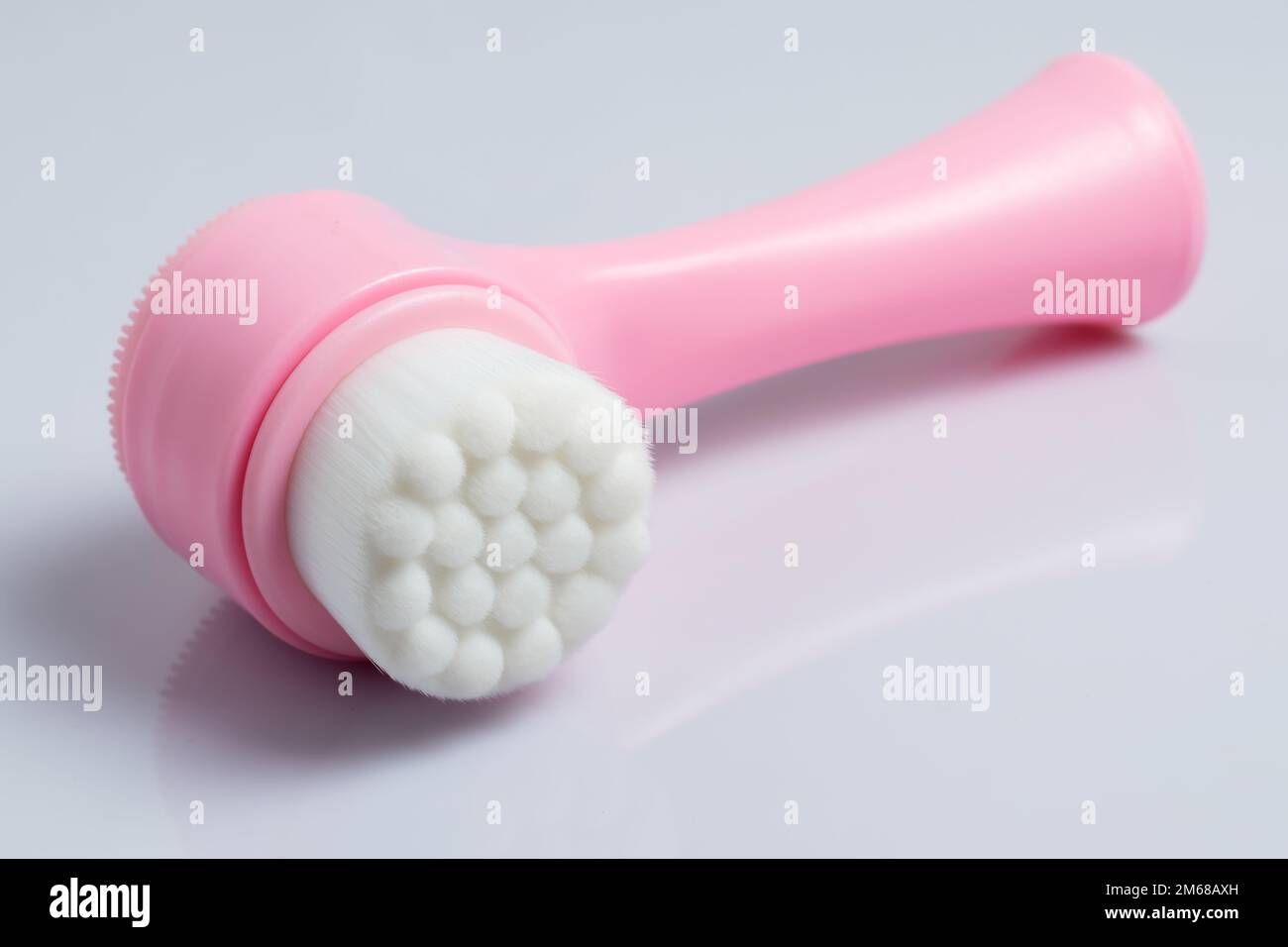 Face brush electronic hi-res stock photography and images - Alamy