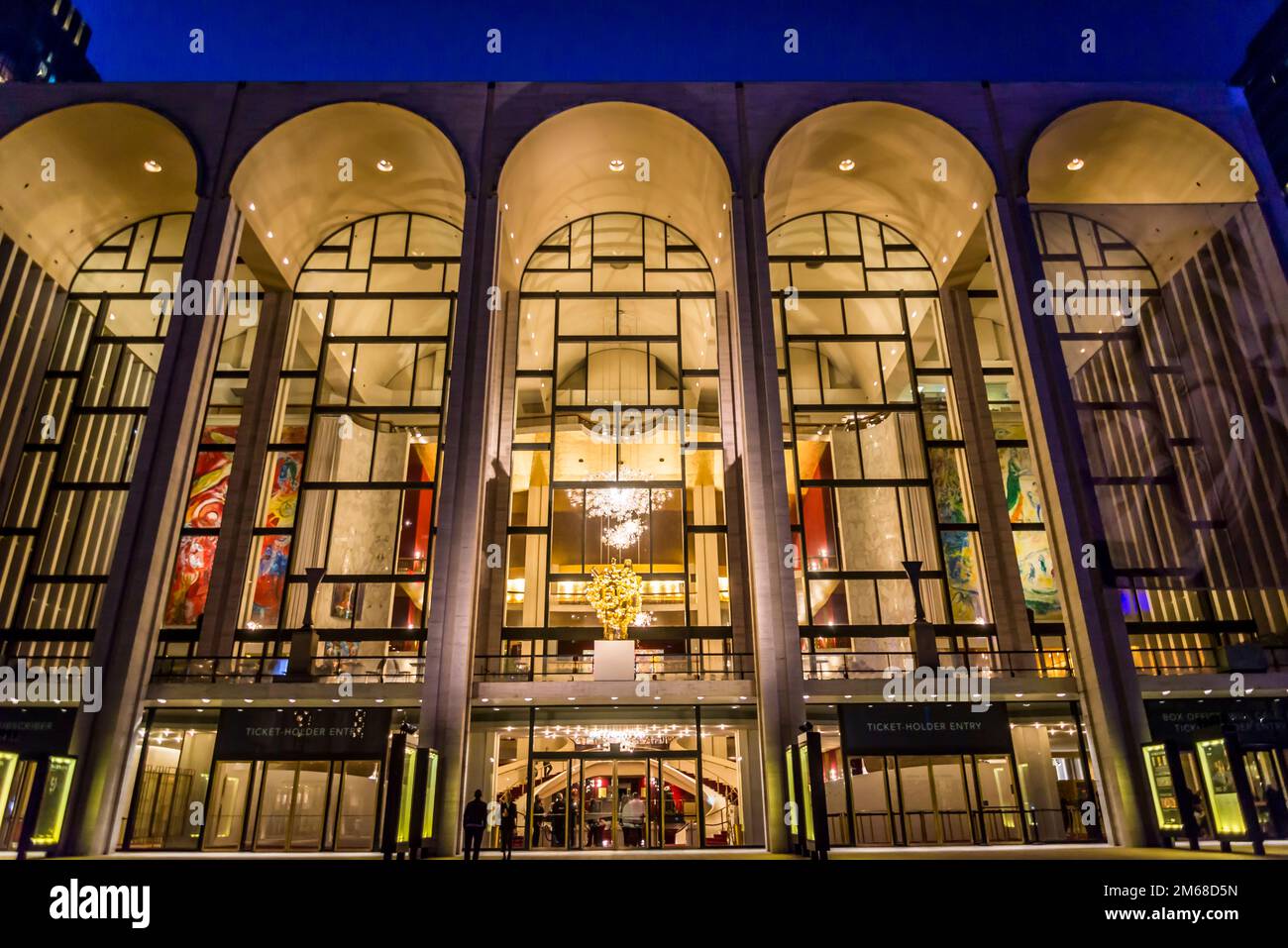 Metropolitan opera house lincoln center night hi-res stock photography ...